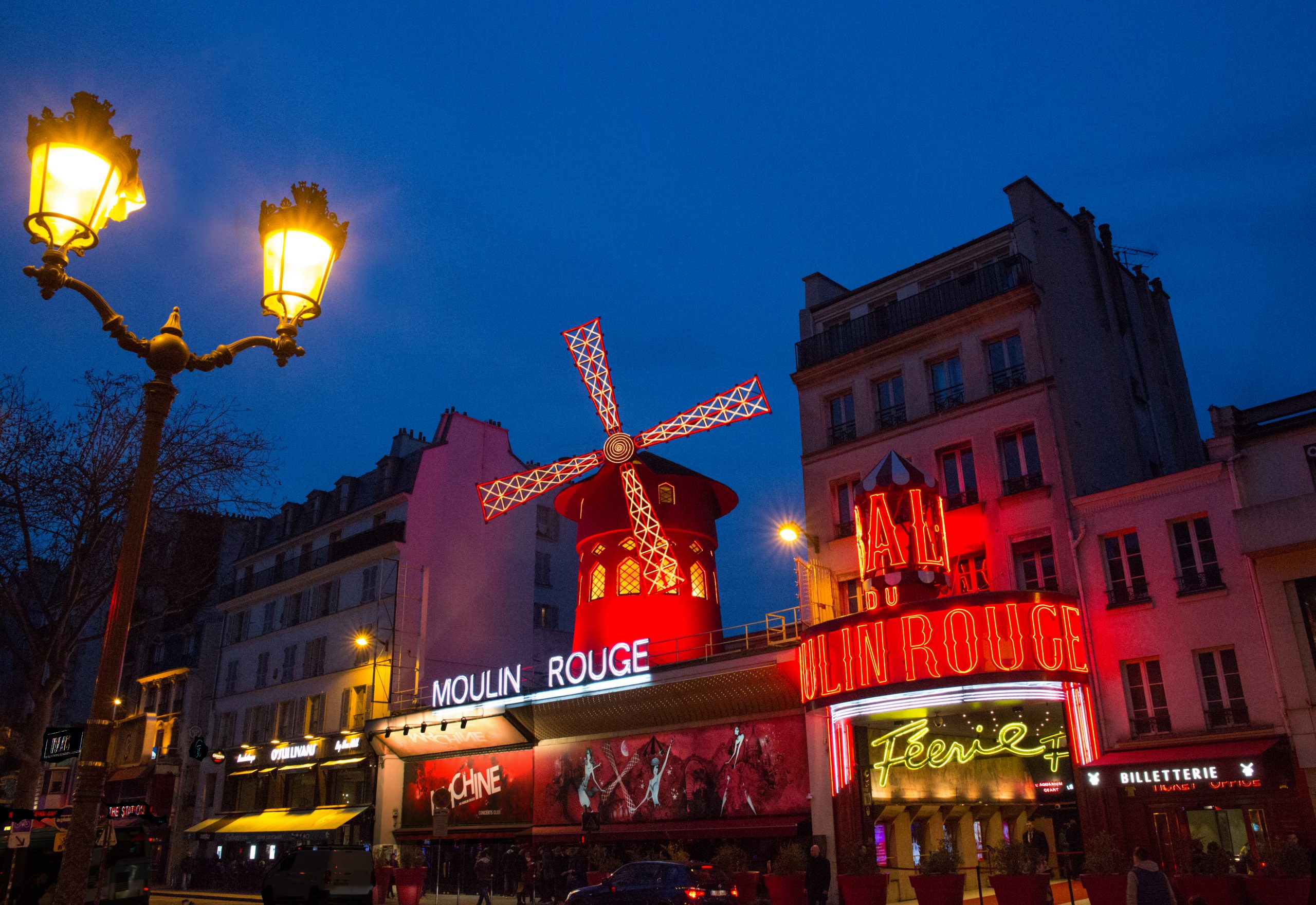 MOULIN ROUGE : Laissez-vous enchanter par la Revue Féerie » Influence CSE